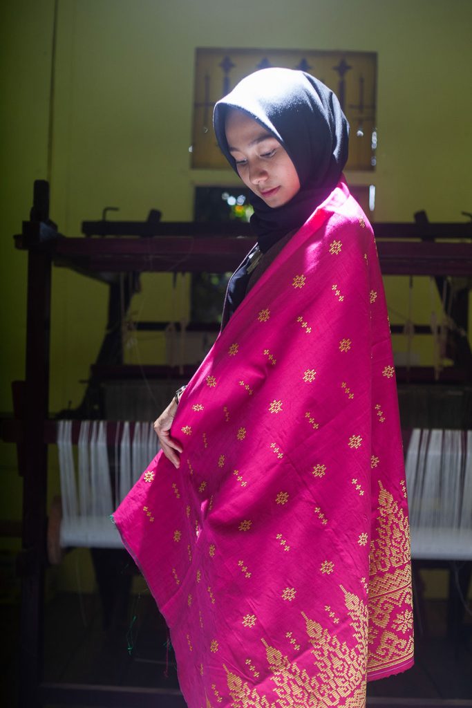 RUMAH TENUN KAMPUNG BANDAR PEKANBARU - Indonesia Sharia Economic Festival