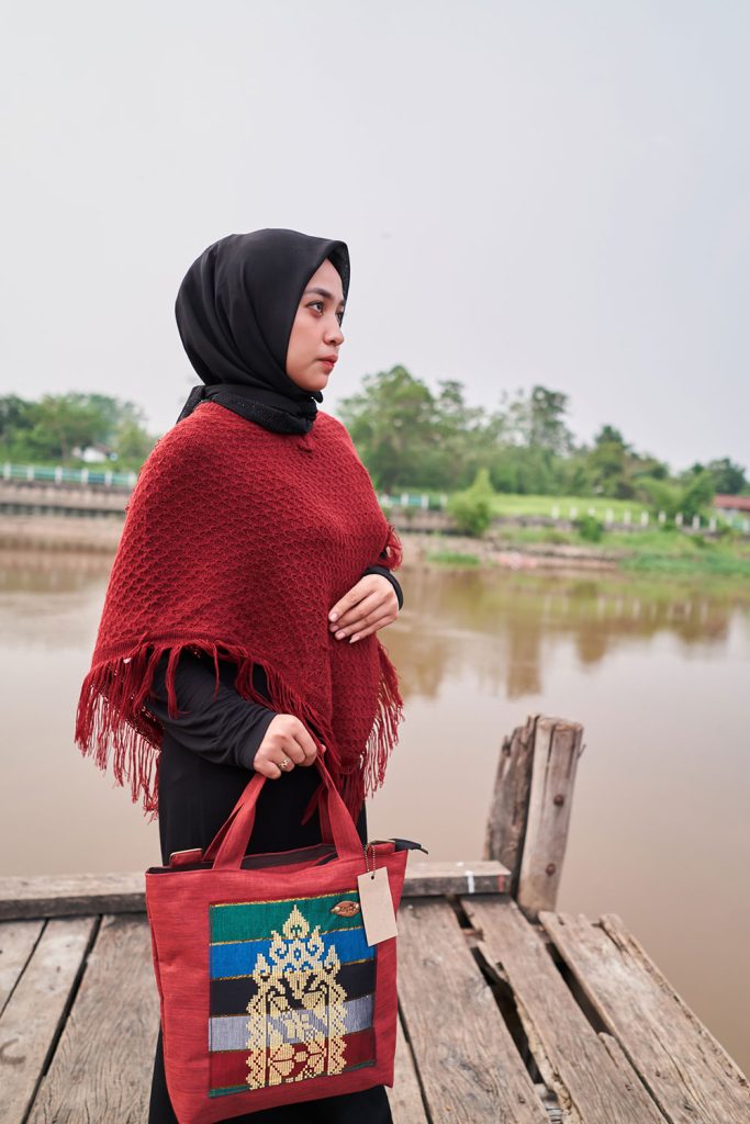 RUMAH TENUN KAMPUNG BANDAR PEKANBARU - Indonesia Sharia Economic Festival