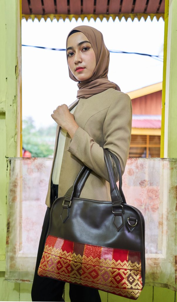 RUMAH TENUN KAMPUNG BANDAR PEKANBARU - Indonesia Sharia Economic Festival